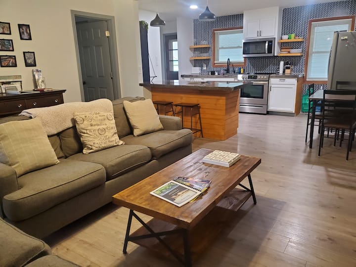 Pet Friendly Home & Yard With Pond, Near Golf - Crossville, TN