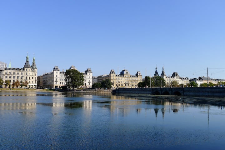 Charming And Spacious By The Lakes - Copenhague