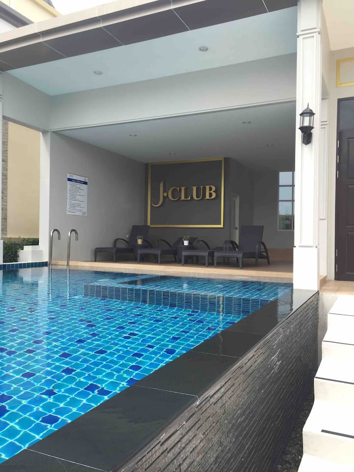 Townhome In Sriracha - Si Racha