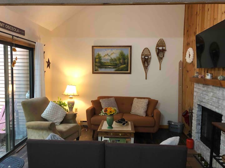 Cozy Streamside Condo Retreat - Campton, NH