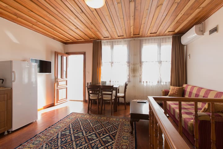 A Historical House In Sultanahmet Area - Turkey