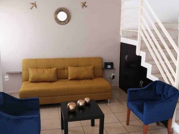 Casa Atras De Iteso Cerca López Mateos Aeropuerto - Tlaquepaque