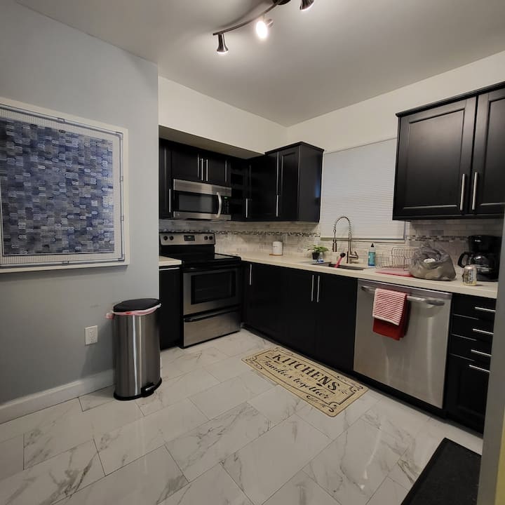 Chic  Pad Close Proximity To Miami’s Trendy Areas - Miami