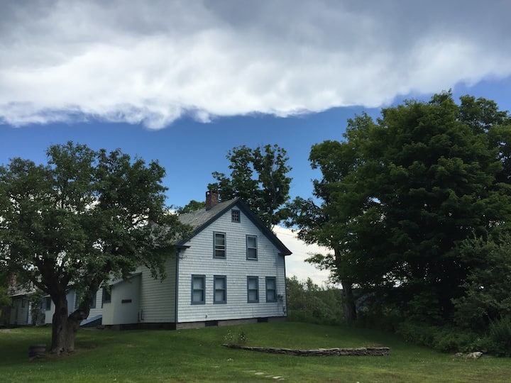 Beautiful Land/4 Bedroom Farmhouse - Mount Snow - Dover, VT