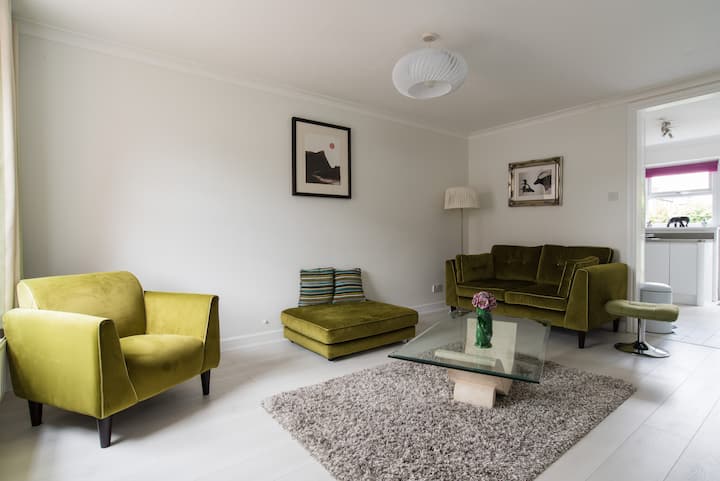 Stylish, 2 Bedroom House With Garden & Parking - 배리