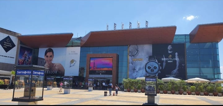 Peaceful Location-forest, Airport, Shops,bucharest - Bucharest Henri Coandă Airport (OTP)