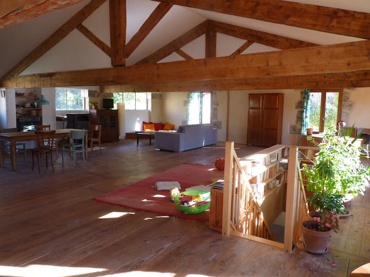 Grand Loft Lumineux Dans Un Village Typique Du Sud - Aniane