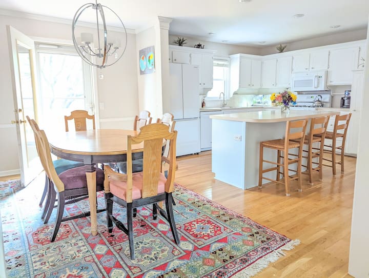 Treasure Chest- A Boutique Family Getaway! - 올라쓰