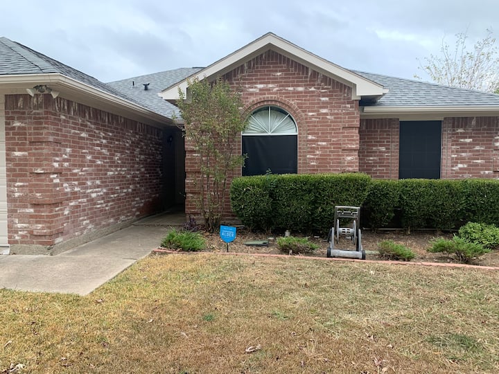 Your Temporary Get Away! - Cedar Hill, TX