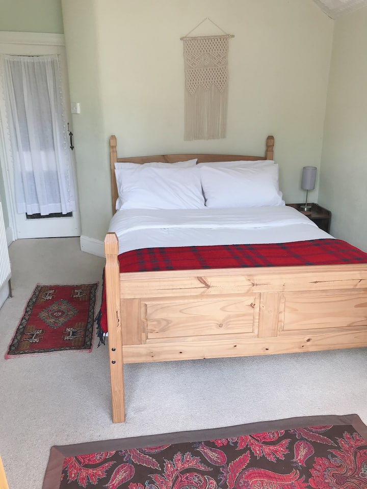 Comfortable & Cosy Double Bedroom Near City Centre - Cardiff