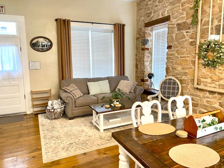 Newly Restored Historical Cottage Near Zion - Hurricane, UT