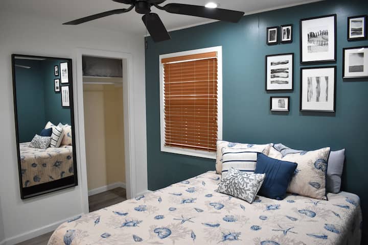 One-bedroom Apartment Three Blocks From The Ocean - Seaside, OR