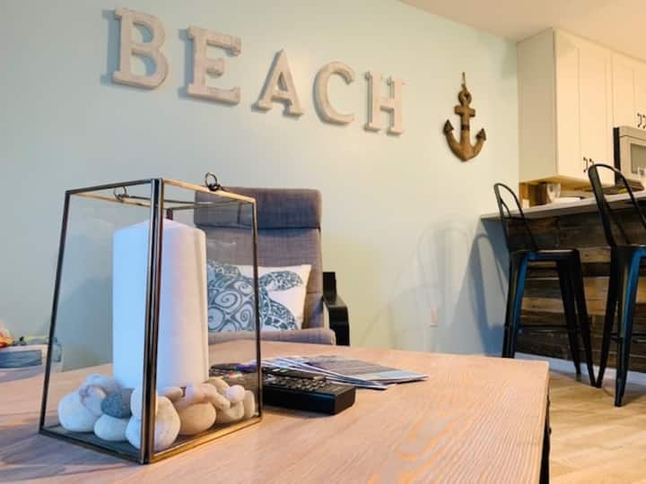 Rustic Beach Condo 3 Blocks From The Beach! - Motor World, Virginia Beach
