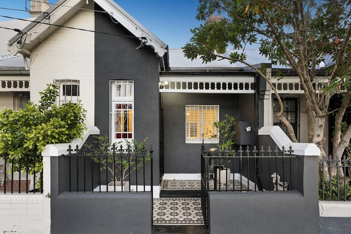 Beautiful 2 Bedroom House In Fabulous Newtown - 