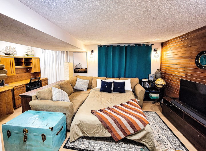 The Nautical Nook - Private Suite In Calgary's Nw - Calgary