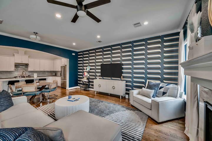 Base Camp! Modern Space-themed  Home - The Heights - Houston, TX