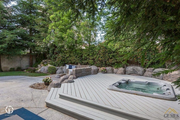 5bed/3bath House With Jacuzzi! $1500 Mattresses! - Bakersfield, CA