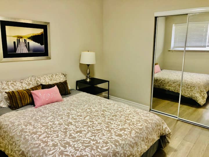 Mainfloor Private Room In Clarkson - オークビル