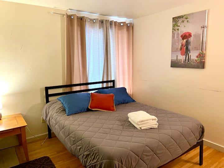 The Router: Sleeps 4 - Lynnwood, WA