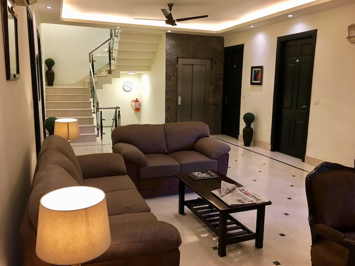Cozy Boutique Stay Near Cyber City | Wifi & B'fast - Delhi