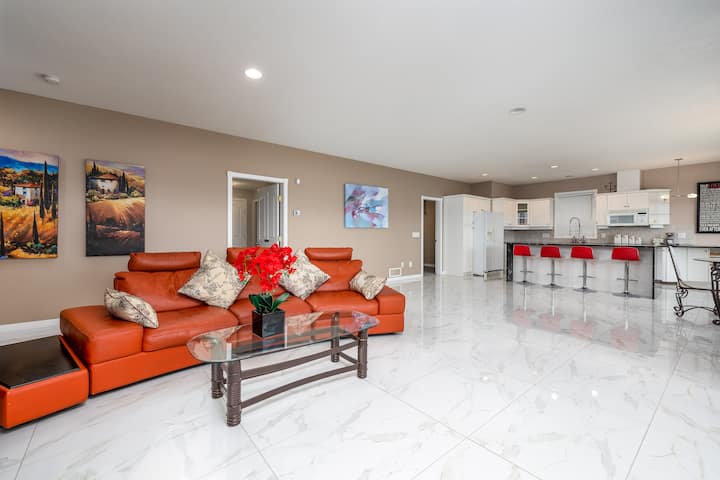 Sale/long Term/phenomenal Lakeview/shared Bathroom - Kelowna