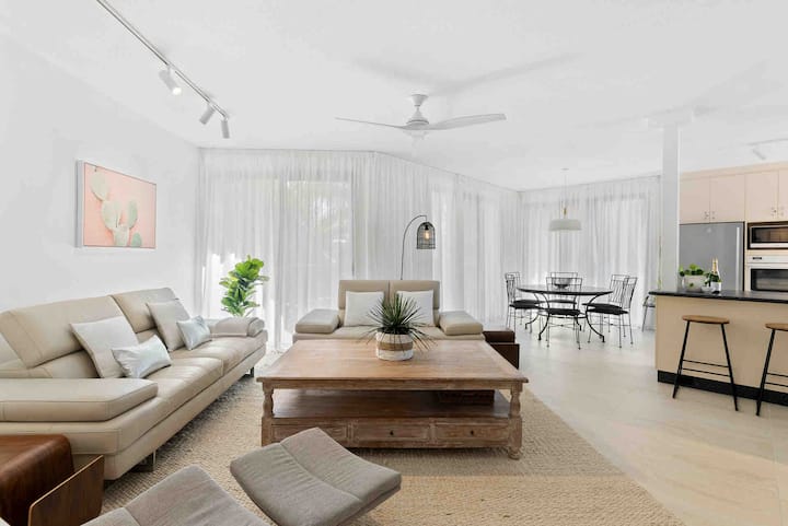 On The Beach ~ Byron Breeze 5 - Byron Bay