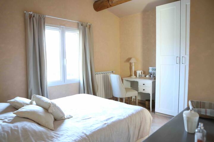 Chambre Climatisée + Salle De Bain Privative - Orange