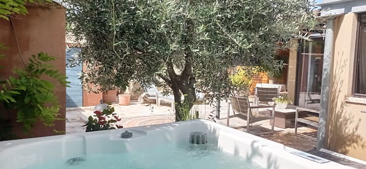 Gîte Au Pied Du Luberon Avec Spa Et Bassin Piscine - Gordes