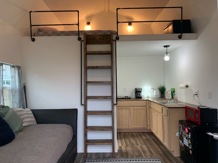 Tiny House Studio With Loft In Houston Tx! - Houston, TX
