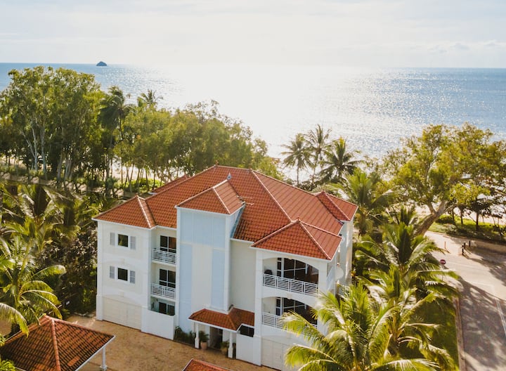 Experience The Essence Of The South Pacific In Tropical Queensland, Australia. - Clifton Beach