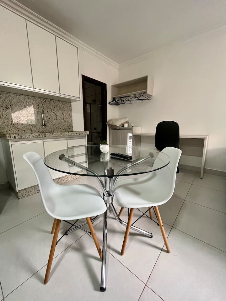 Studio 201 C/ Ar Condicionado Uem/novo Centro - Maringá