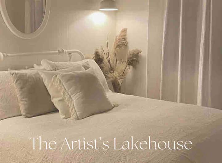 The Artist’s Lakehouse - Sauble Beach