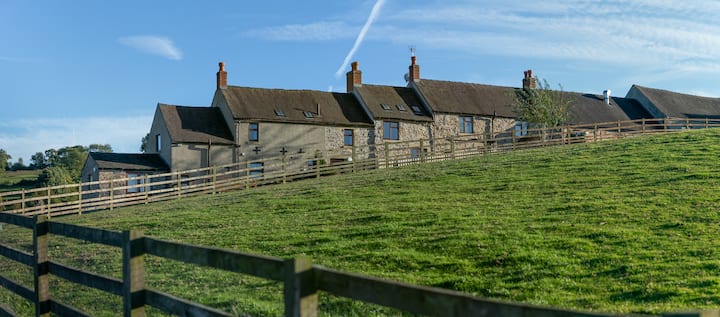 Farmhouse Perfect For Large Family Breaks. - Staffordshire