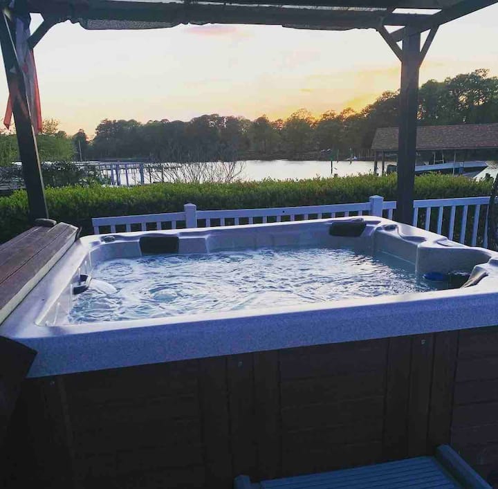The Great River Escape *Hot Tub! - Hampton, VA