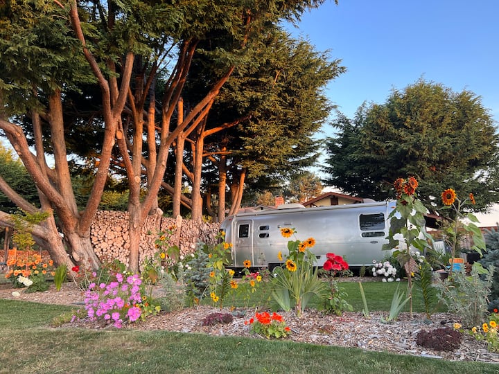 • Luxury Airstream Dream • •Hot Tub• Simmer Down. - Sequim, WA