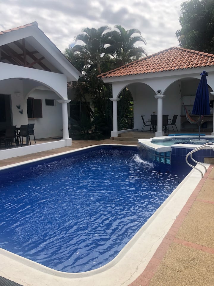 Hermosa Casa Campestre, Jacuzzi Y Piscina Privada - Melgar