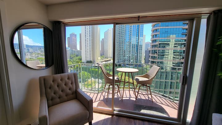Beautiful New 2 Bedroom - Honolulu