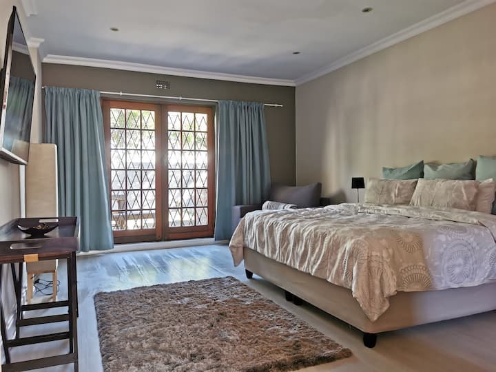 Self Catering Studio Apartment 2 - Cape Town
