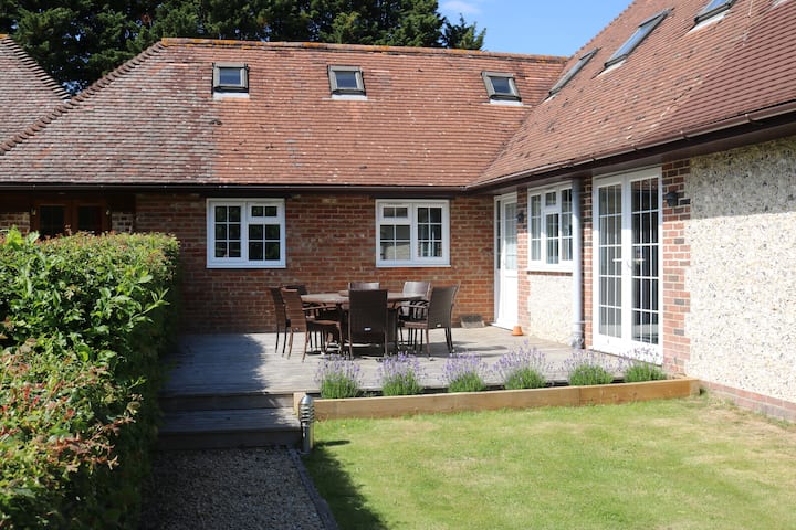 Modern Luxury Self Catering Cottage - Bognor Regis