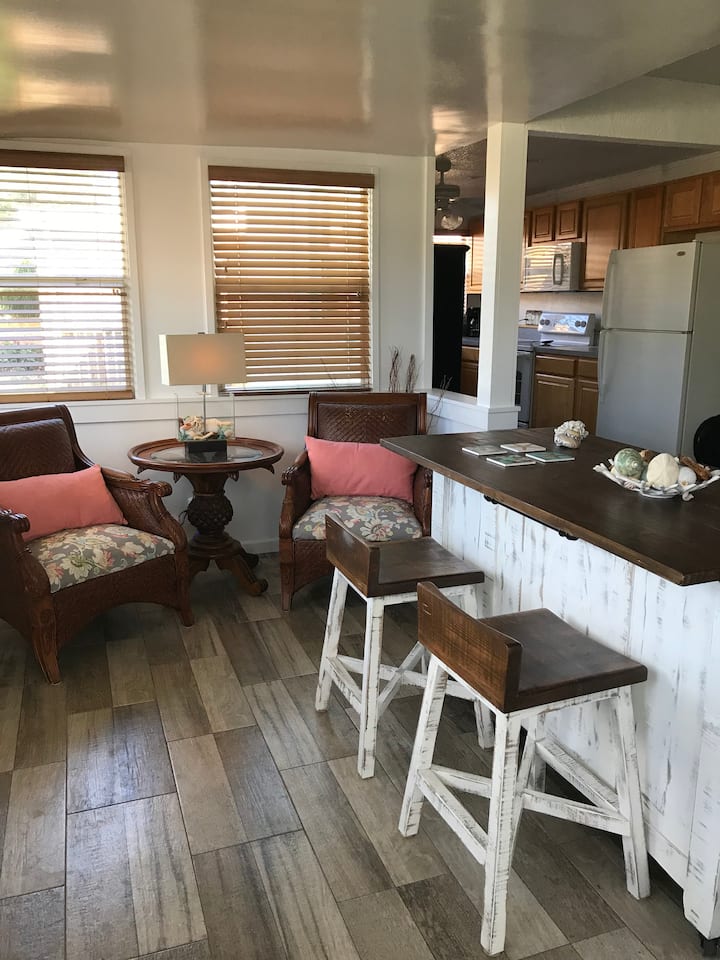 Charming Starfish Cottage! Walk To Beach! - Ormond Beach, FL