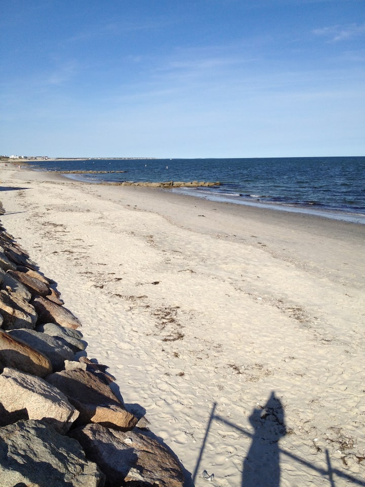 Adorable 1 Bed Summer Cottage - Walk To Beach! - Cape Cod, MA