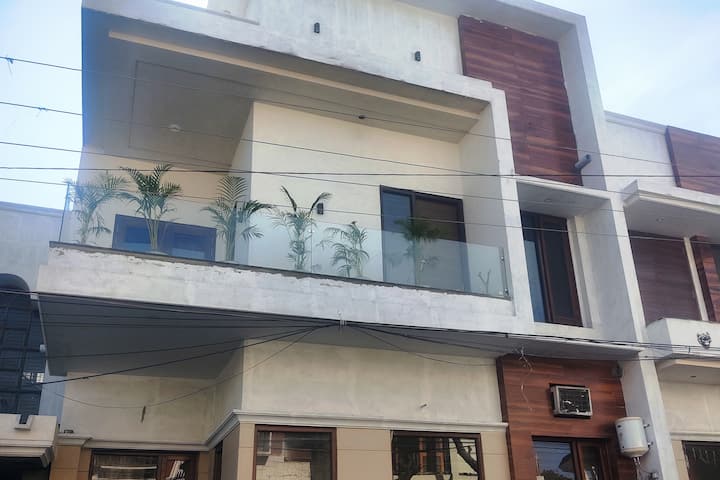 Zuhause Gf- A Furnished 2bhk Apartment In Amritsar - Amritsar
