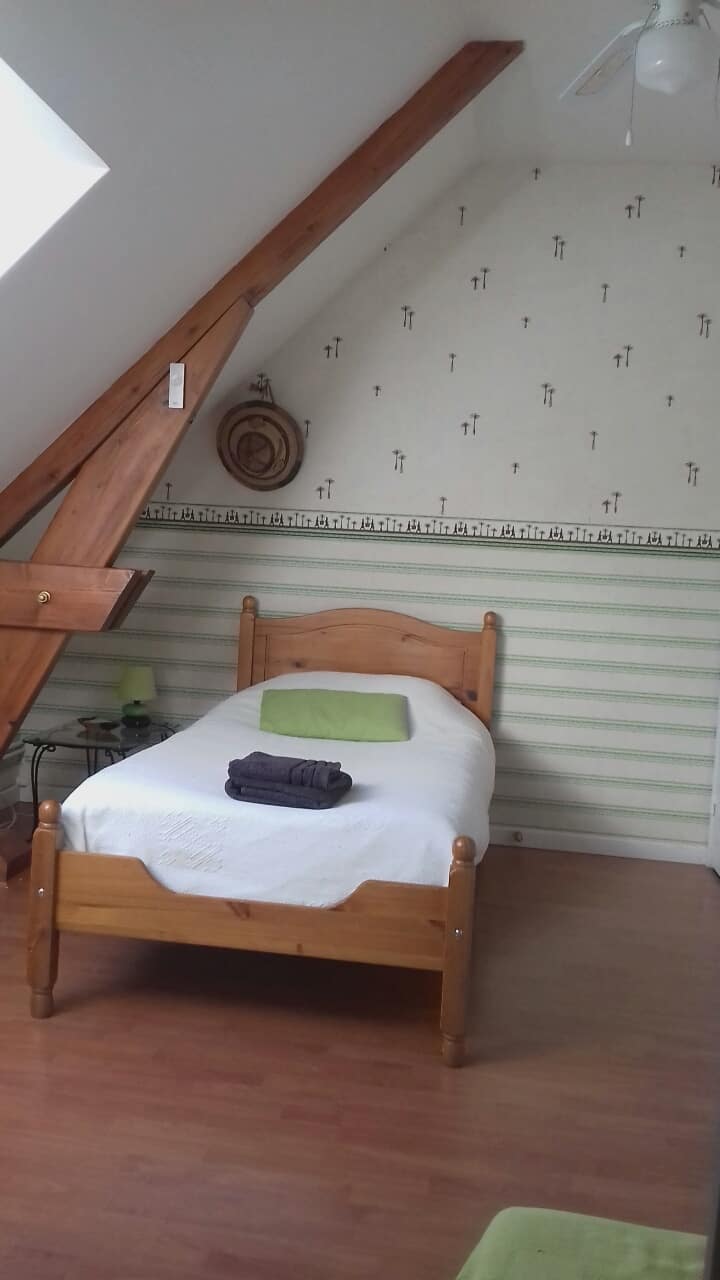 Chambre Simple Dans Une Maison à Domérat - Montluçon