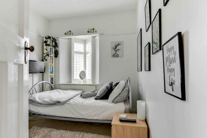 Modern Double/twin/single Rooms Private Bathroom - Sussex