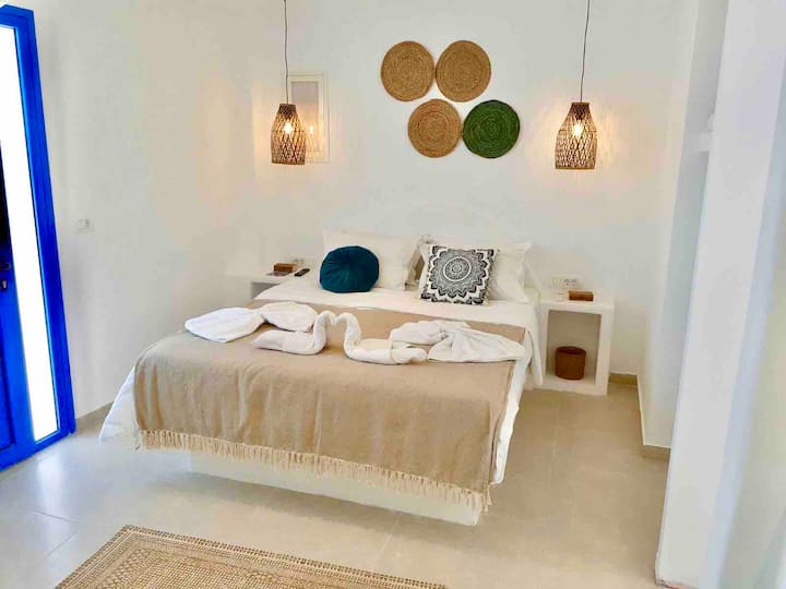 Superior Suite With Jacuzzi And Sea View - Santorini