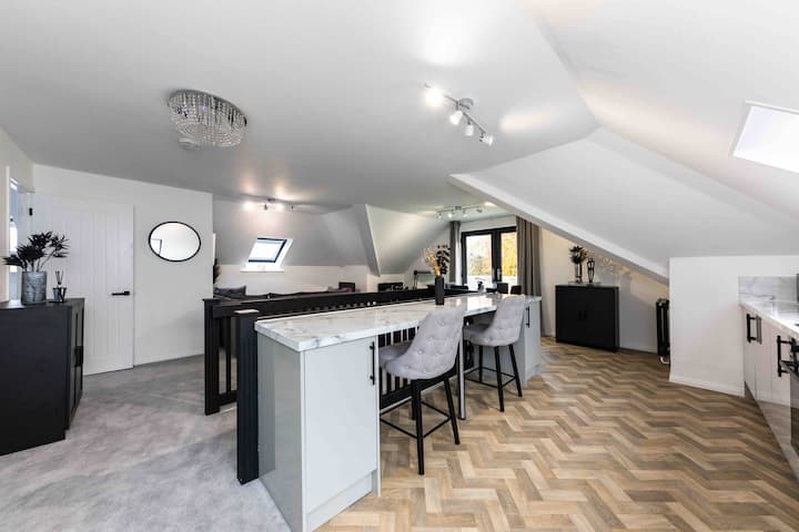 Award Winner! #1 Rated Canterbury Stay | Parking - Canterbury