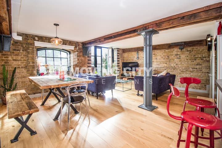 Stunning Shoreditch Warehouse Conversion - Liverpool Street Station London