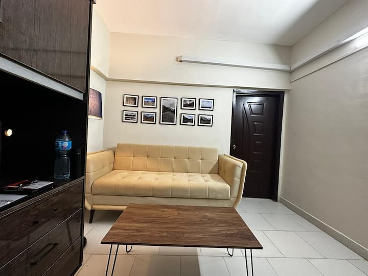 No Unmarried Couples 1 Bed Apartment In Karachi - Karachi