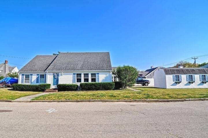 Spacious 3-br Furnished Beach Home - Hull, MA