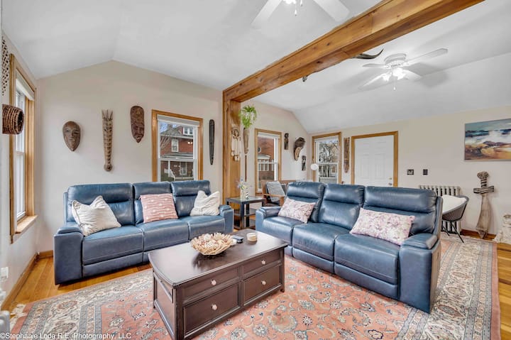 Downtown Wallingford Chamber W/ Free Parking - Wallingford, CT